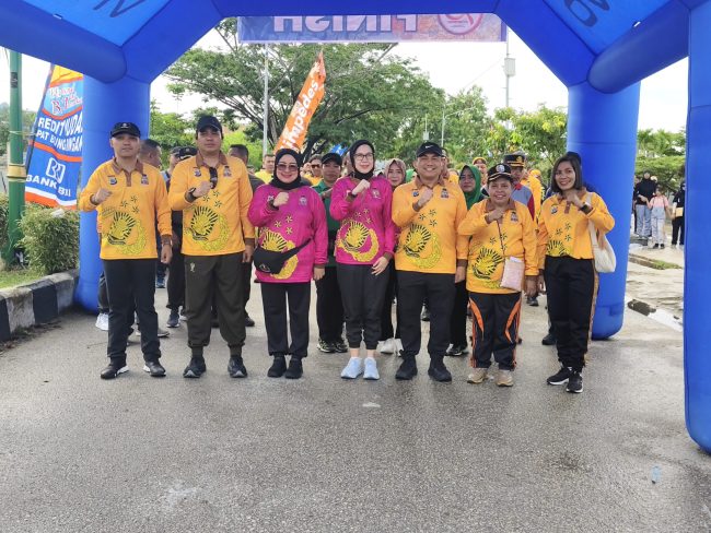 Wakil Bupati Fakfak Lepas Peserta Jalan Santai Sambut Hari Bhayangkara ...