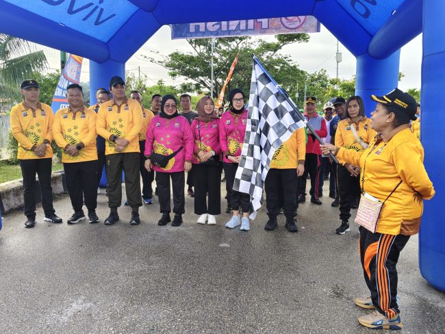Wakil Bupati Fakfak Lepas Peserta Jalan Santai Sambut Hari Bhayangkara ...